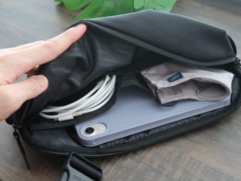 Review: Tomtoc Urban Sling Bag (8-inch) – Tech Jio