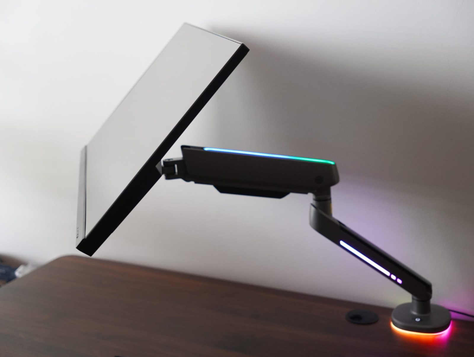 Review: ULTi Aura RGB Monitor Arm | T43 – Tech Jio