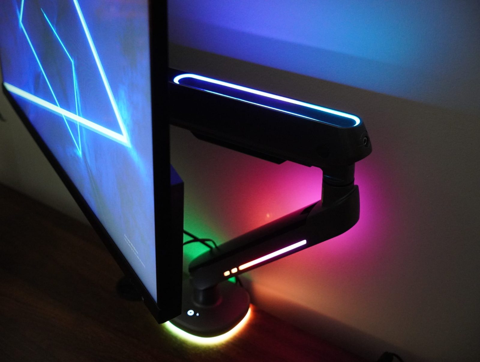 Review: ULTi Aura RGB Monitor Arm | T43 – Tech Jio
