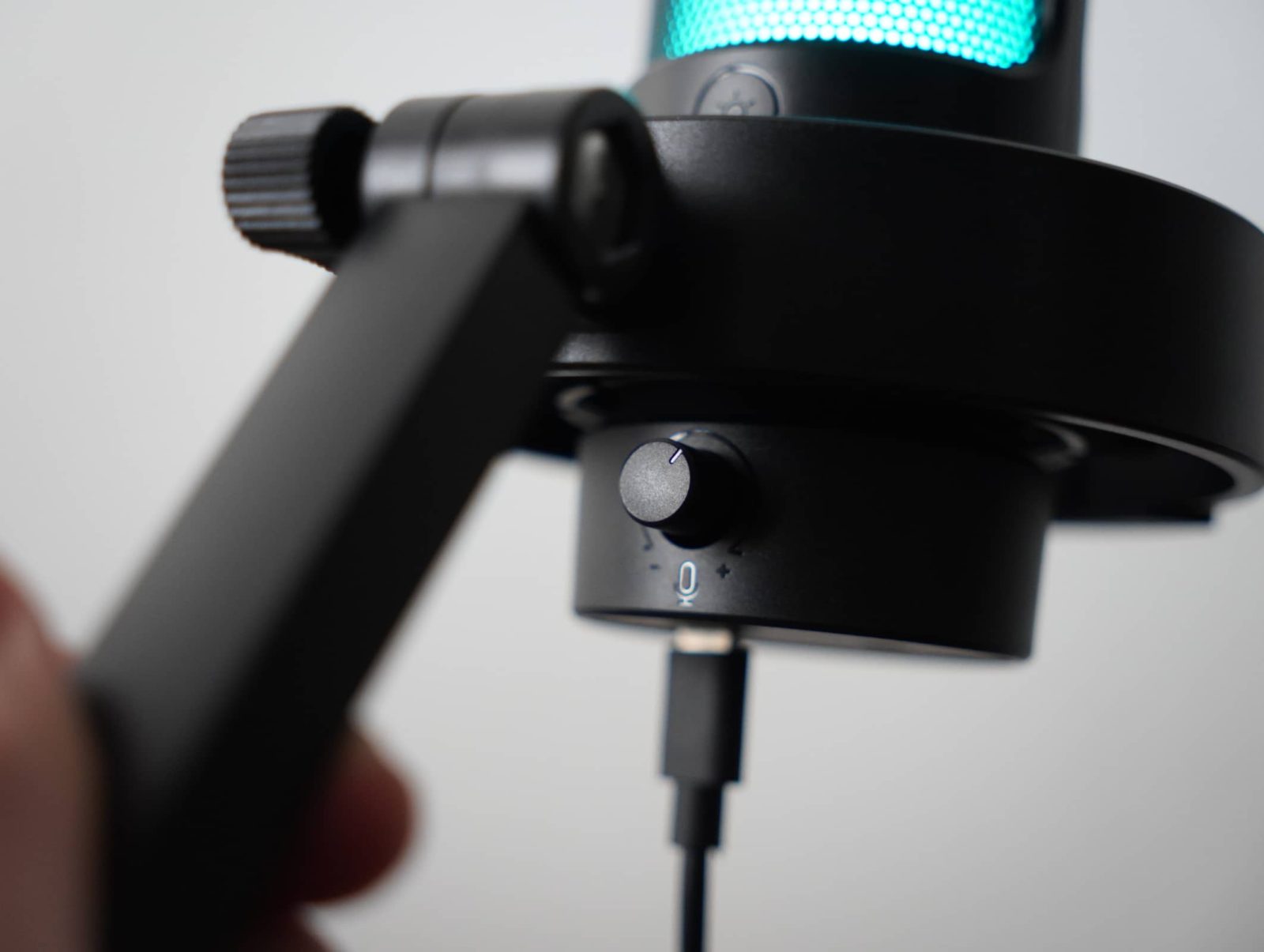Review: Fifine Ampligame A8 USB Microphone with RGB – Tech Jio