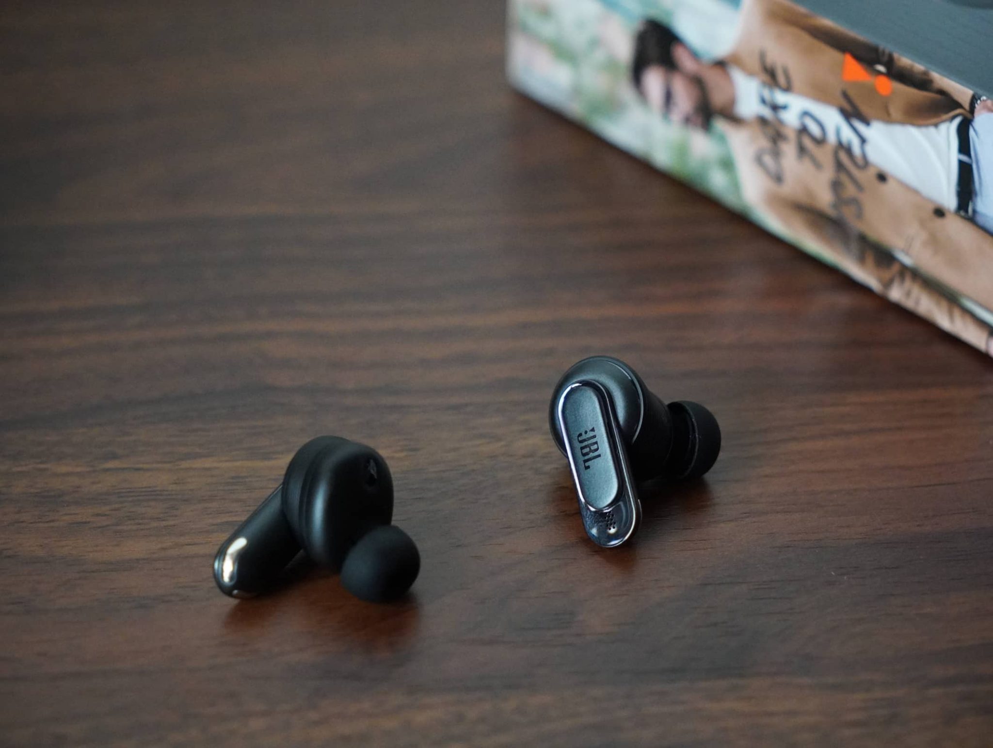 Review: JBL Tour PRO 2 True Wireless Earbuds with Touchscreen Case ...